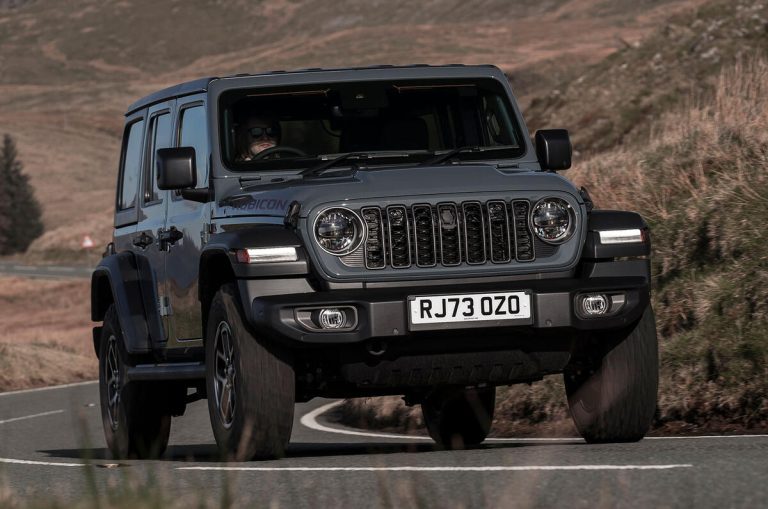 Jeep Wrangler: Legenda Off-Road yang Menjadi Simbol Kebebasan » Superpi